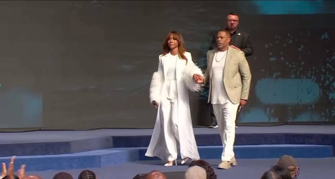 BISHOP T. D JAKES HANDS OVER LEADERSHIP OF THE POTTER'S HOUSE USA TO ...